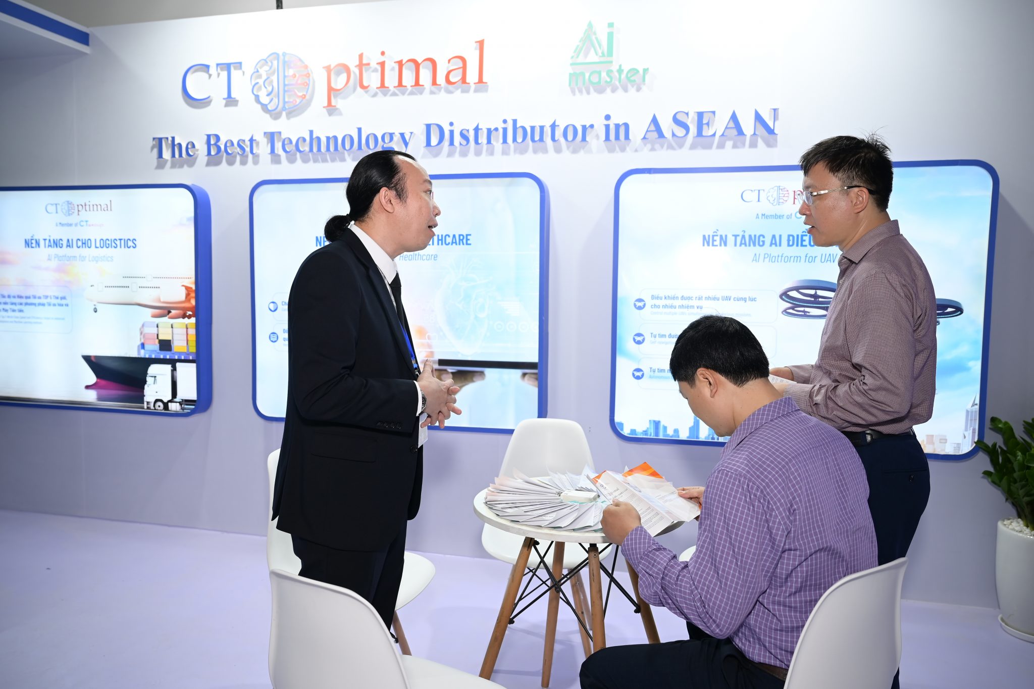 Who is the first to show case at Vietnam national innovation center?